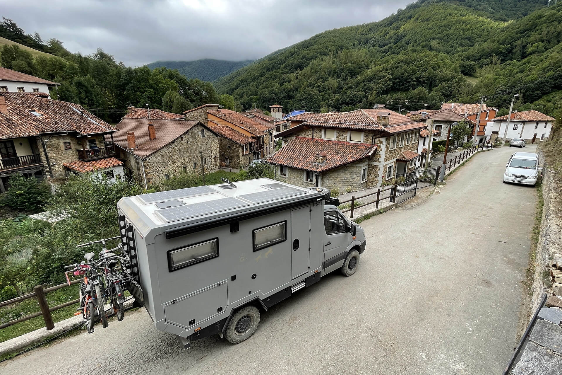 Off-road vehicle conversions in Seville | Uro-Camper