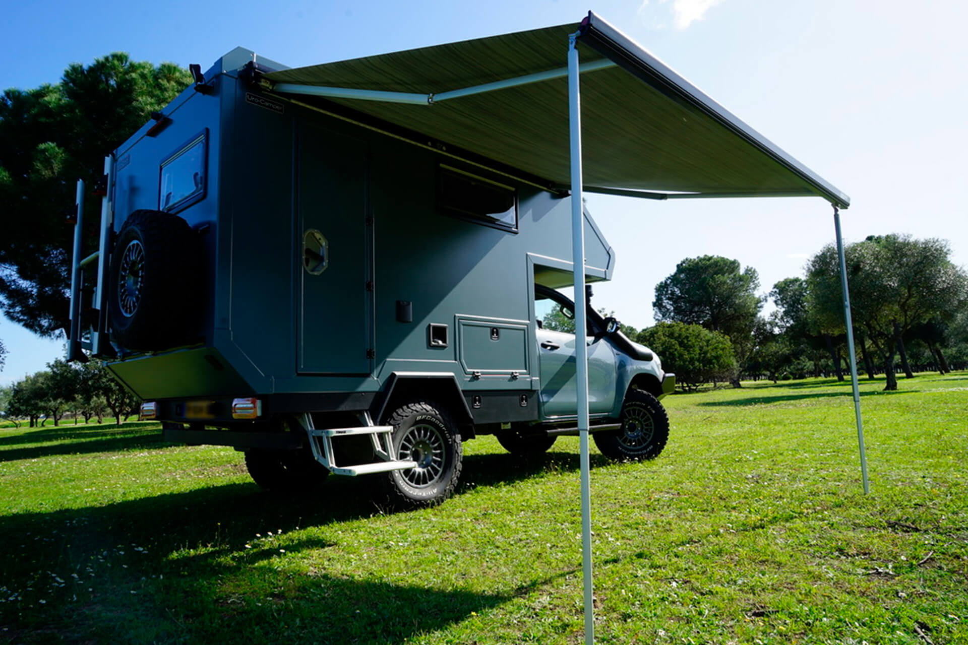 Toyota Hilux | Uro-Camper